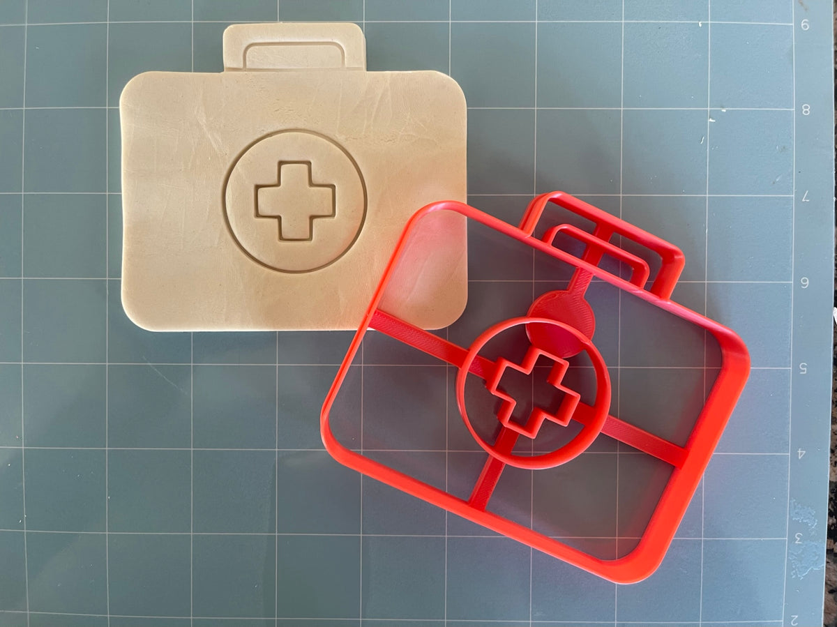 First Aid Kit Bag Cookie Cutter – Arbi Design - CookieCutz