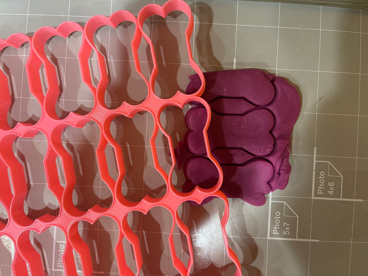 Dog Bone Multicutter (2”x28 bones) – Arbi Design - CookieCutz